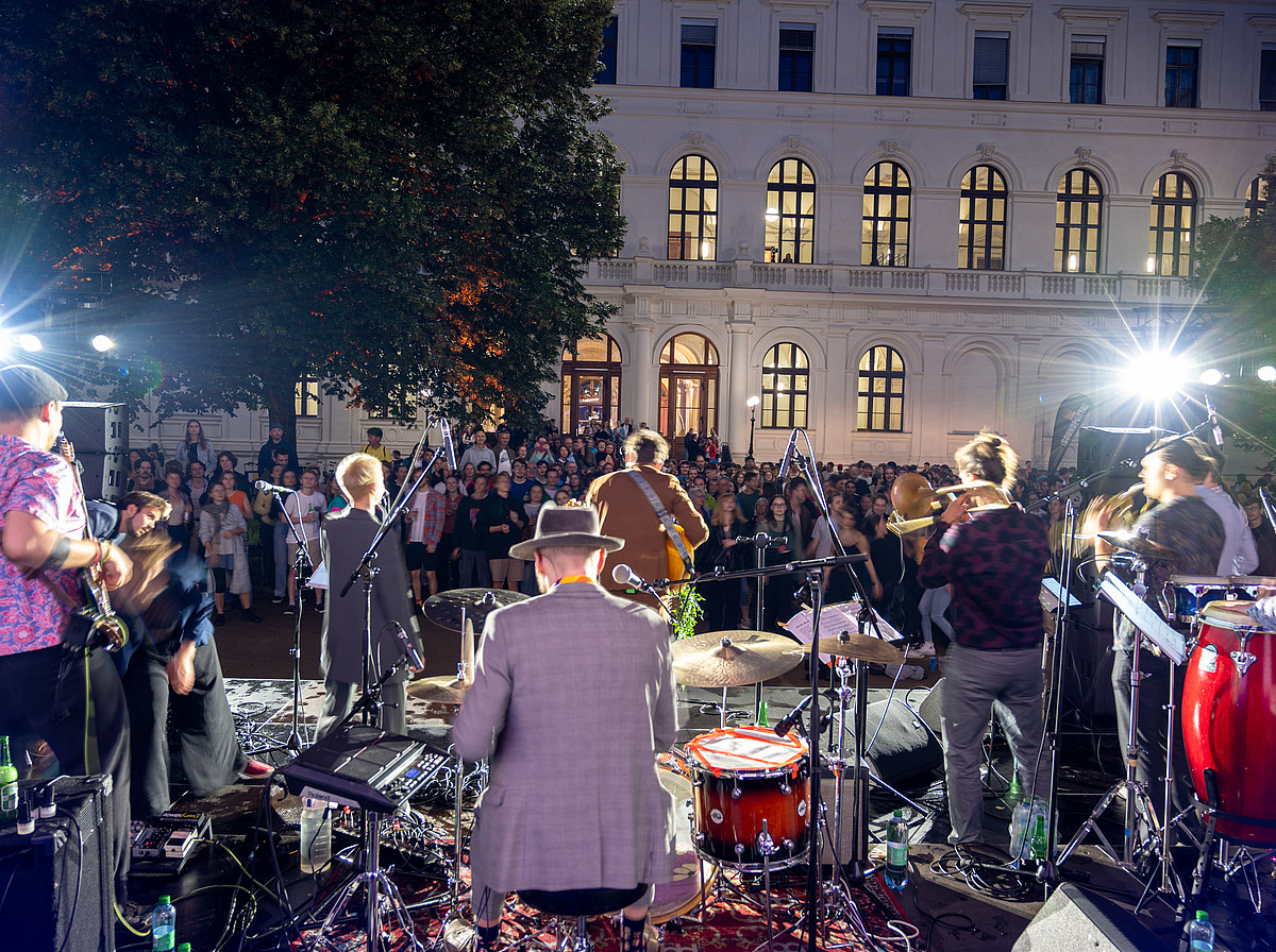 Uni Vibes 2025: The University of Graz celebrates diversity, science ...