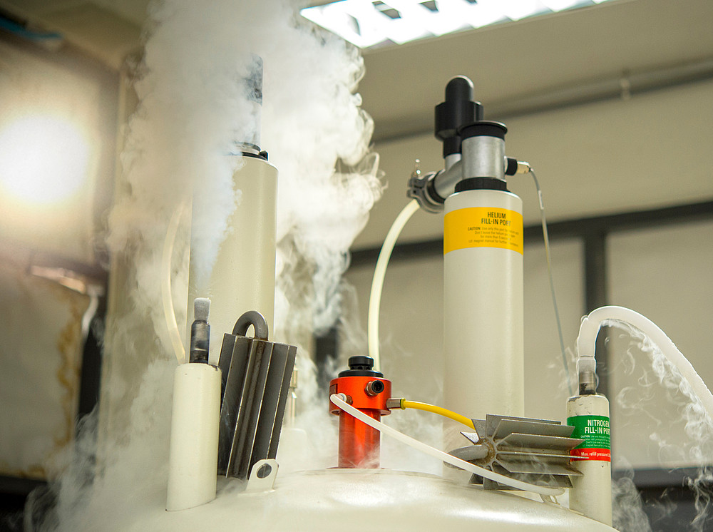 Available NMR instruments - NMR-Spectroscopy