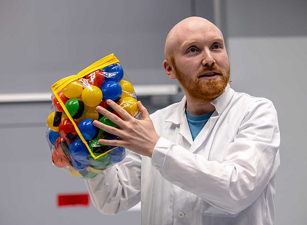 Steirischer Science Slam an der Uni Graz: Forscher-Duo der TU Graz ...