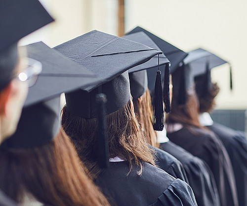 Absolvent:innen - Institut für Volkswirtschaftslehre